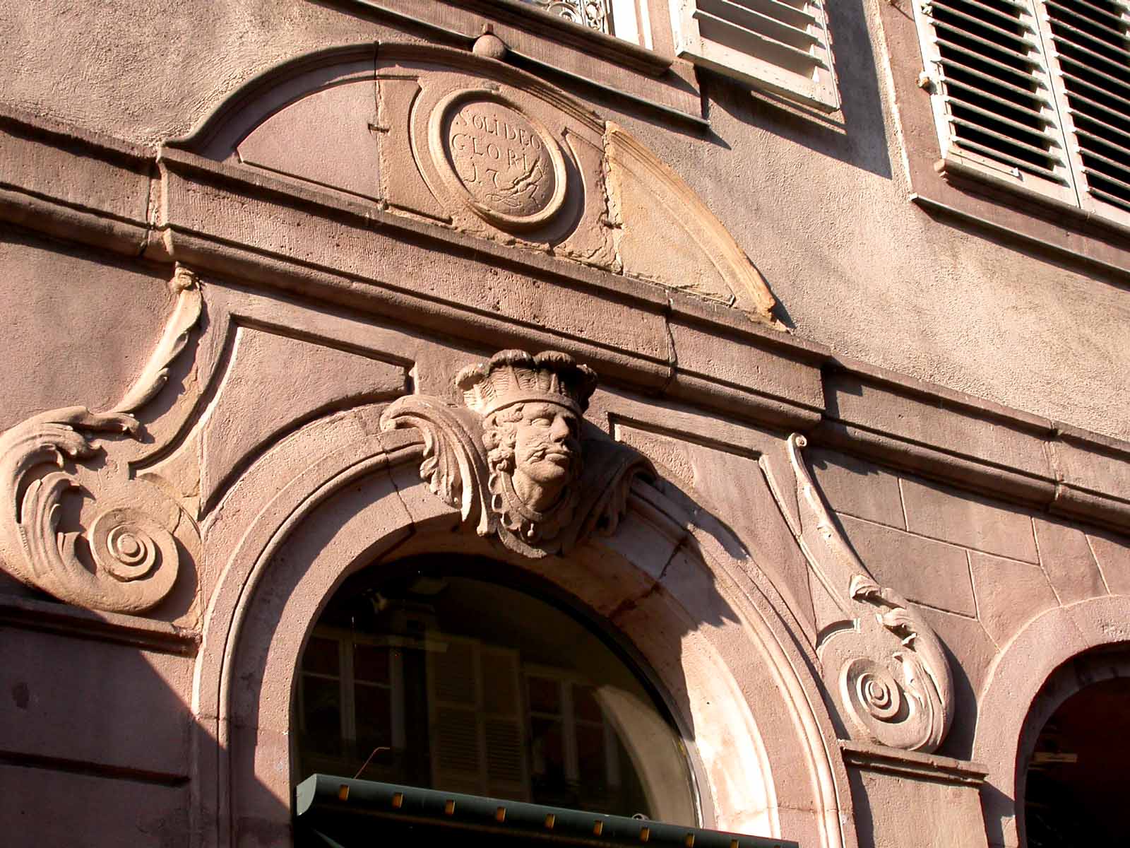 Etranges mascarons ! - Les Couloirs du Temps